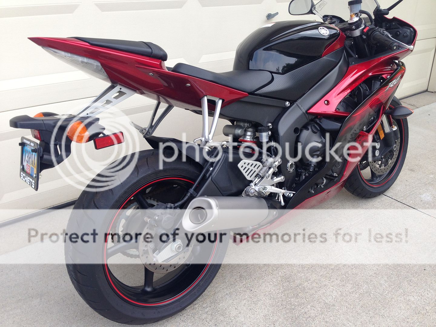 2011 Yamaha YZF R6 - 2150 miles Raven Red for sale on 2040-motos