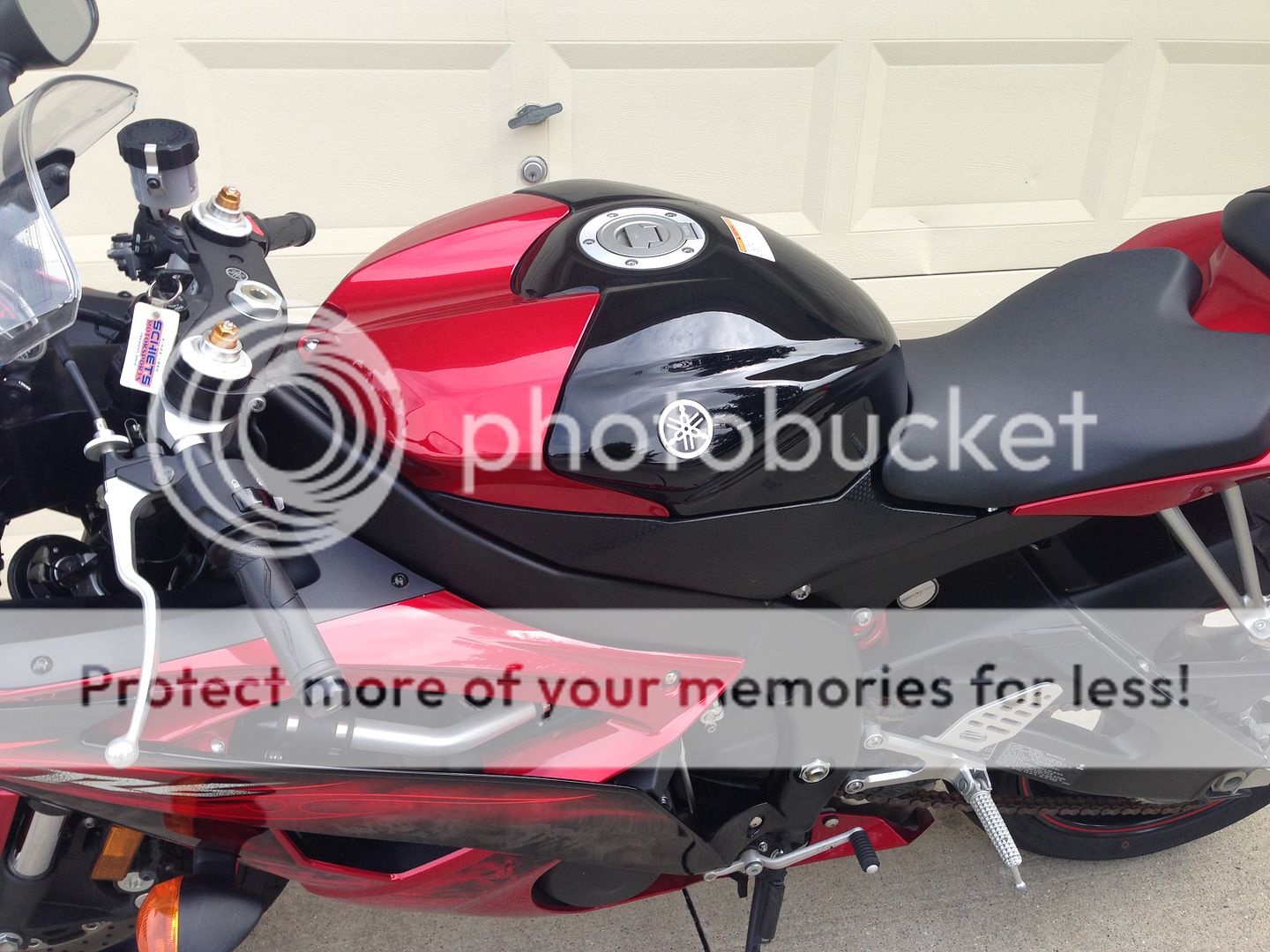 2011 Yamaha YZF R6 - 2150 miles Raven Red for sale on 2040-motos